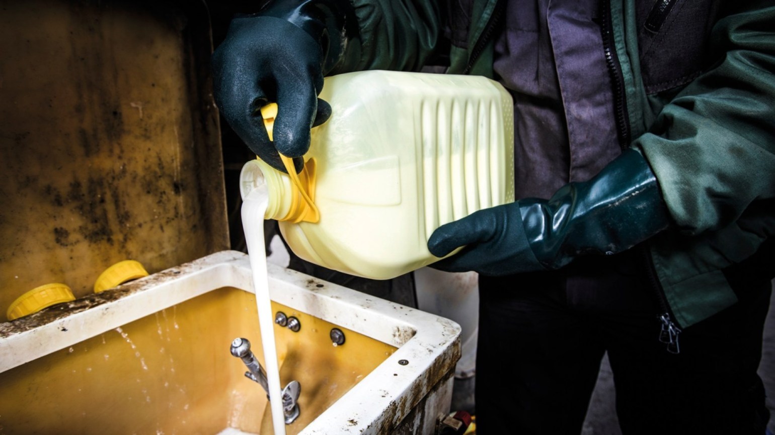 Neutralize Tank Cleaner